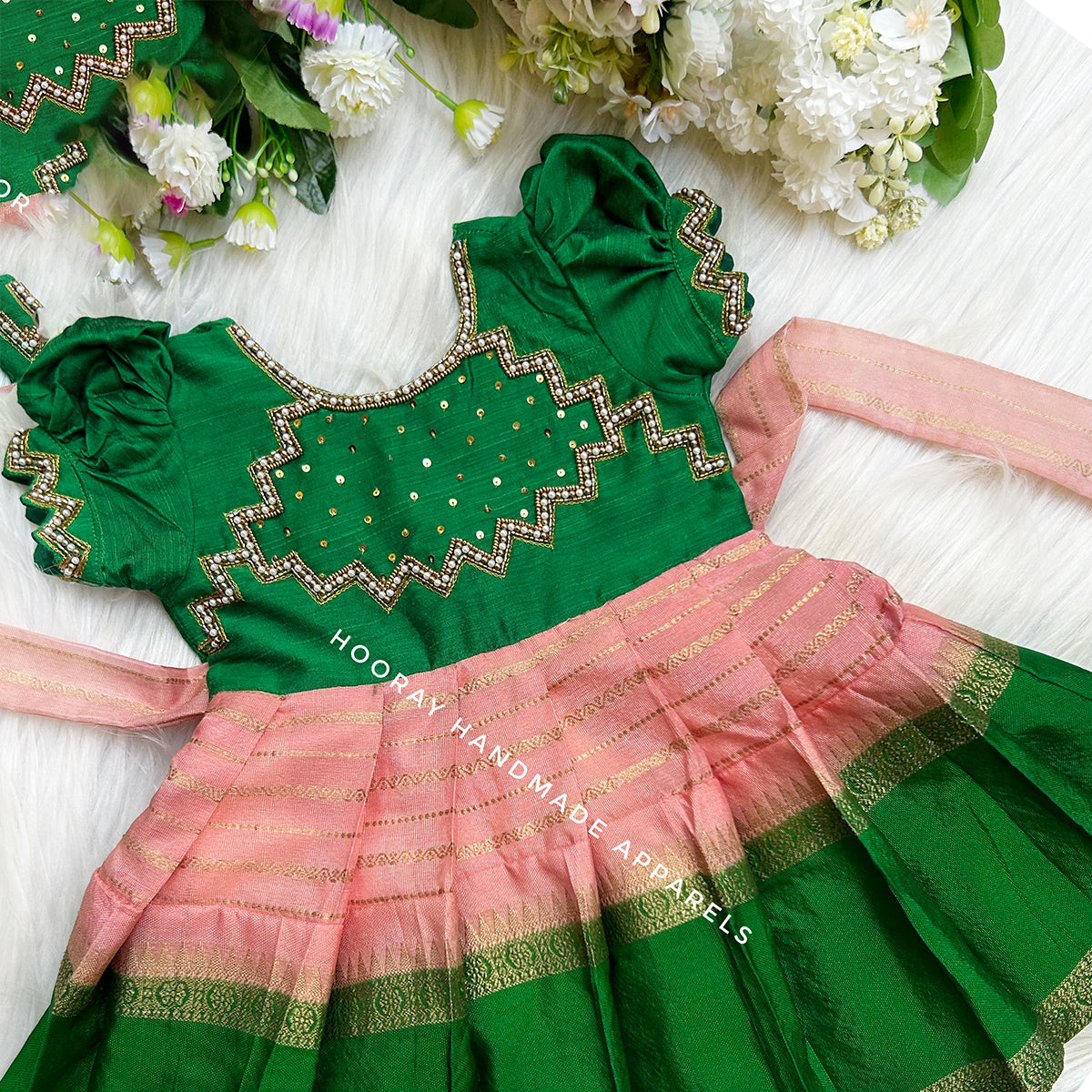 PINK FARM – Hooray